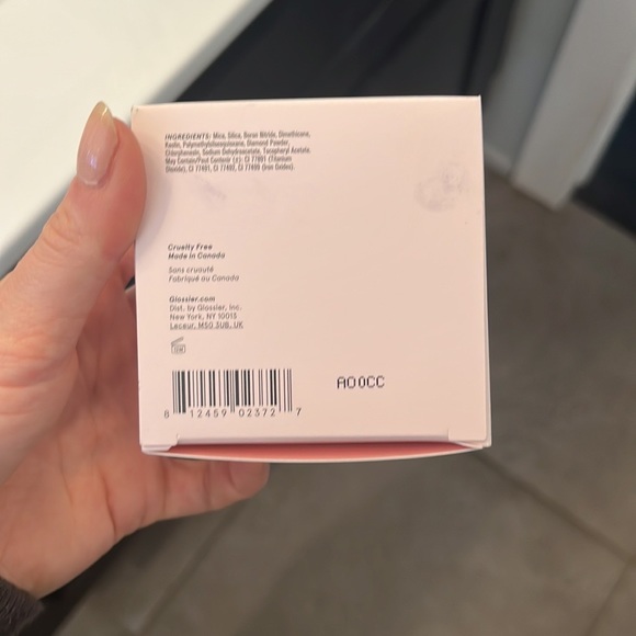 Glossier | Makeup | Glossier Wowder Finishing Powder | Poshmark